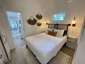 Small Cottage With A Stunning View - Life Tiny House