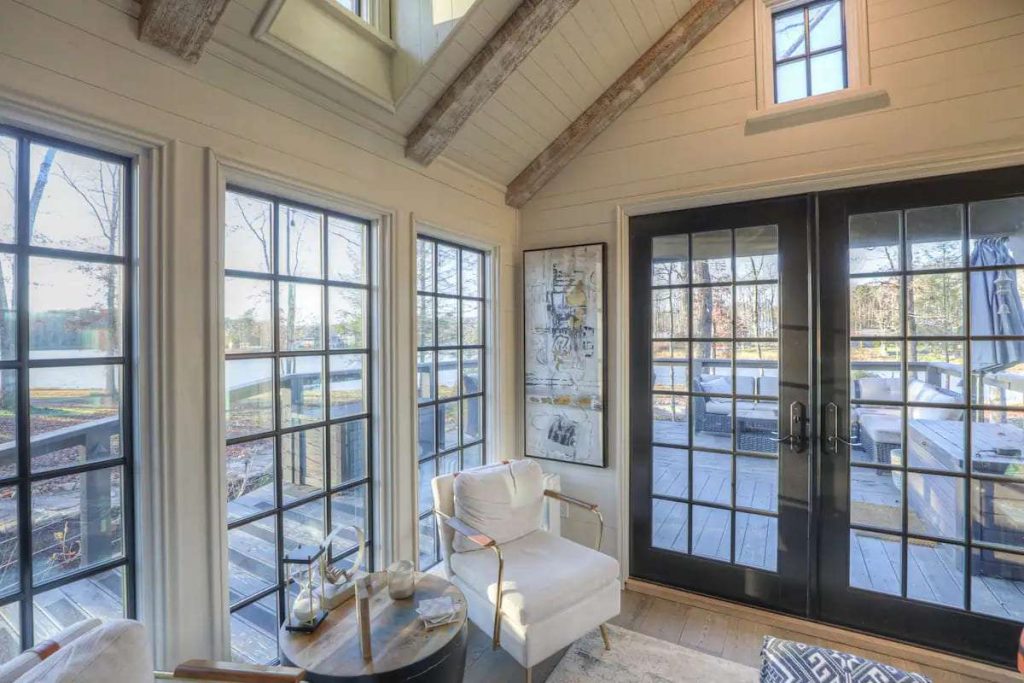 Tiny House Against the Perfect View - Life Tiny House