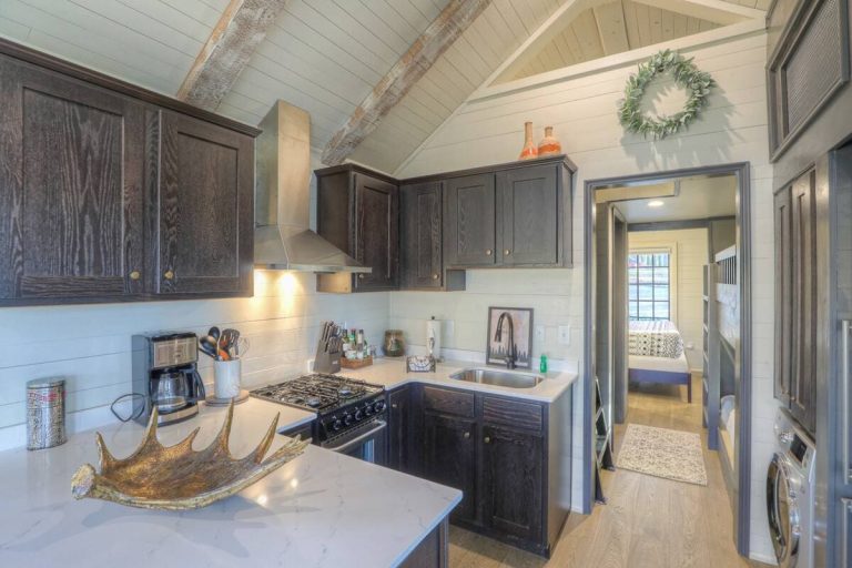 Tiny House Against the Perfect View - Life Tiny House