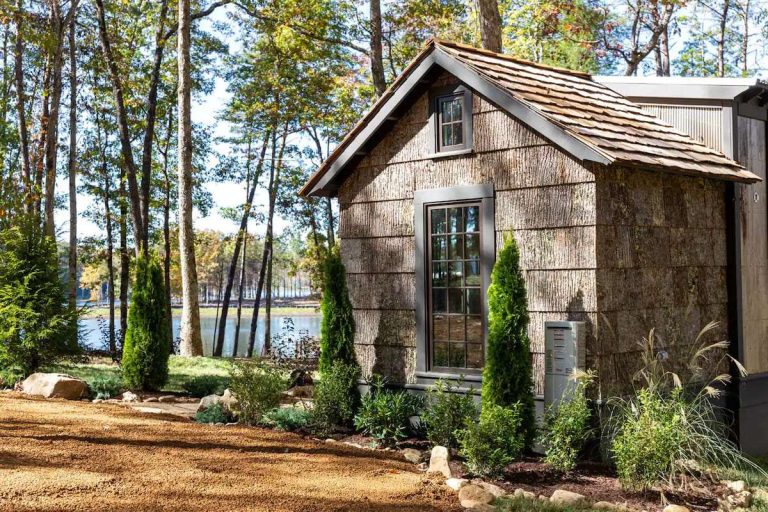 Tiny House Against the Perfect View - Life Tiny House
