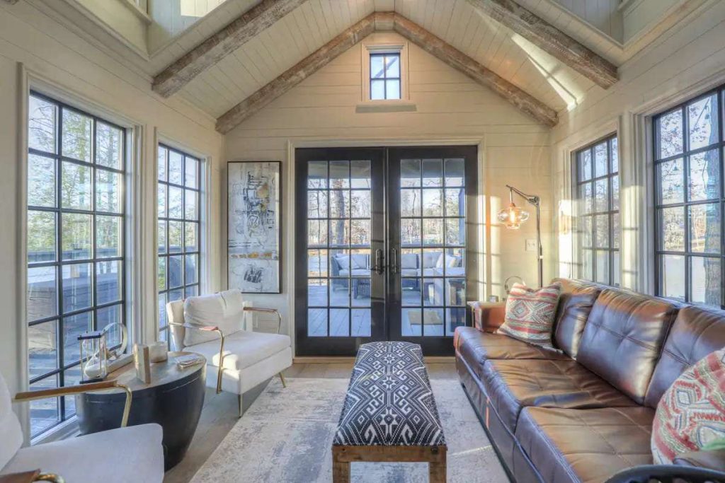 Tiny House Against the Perfect View - Life Tiny House