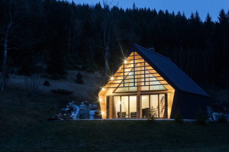 Tree House Deep İn The Forest - Life Tiny House