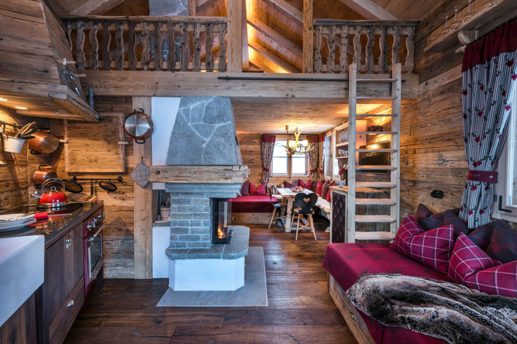 Modern Chalet with Rustic Design - Life Tiny House