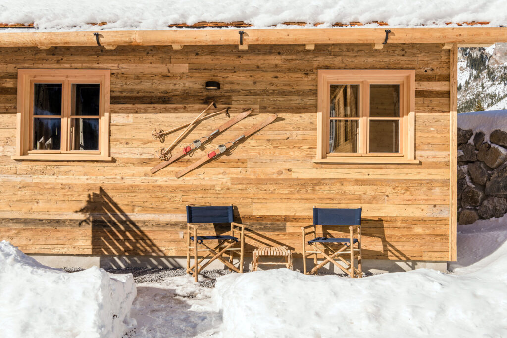 Modern Chalet with Rustic Design - Life Tiny House