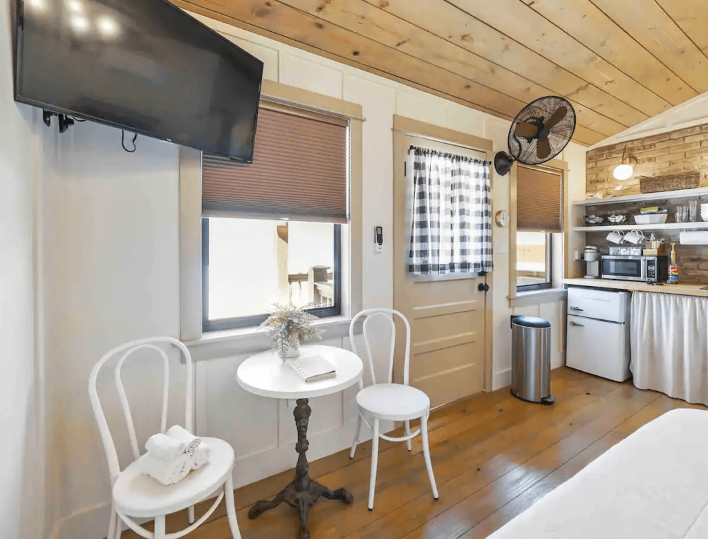 Pretty Cute Tiny House - Life Tiny House