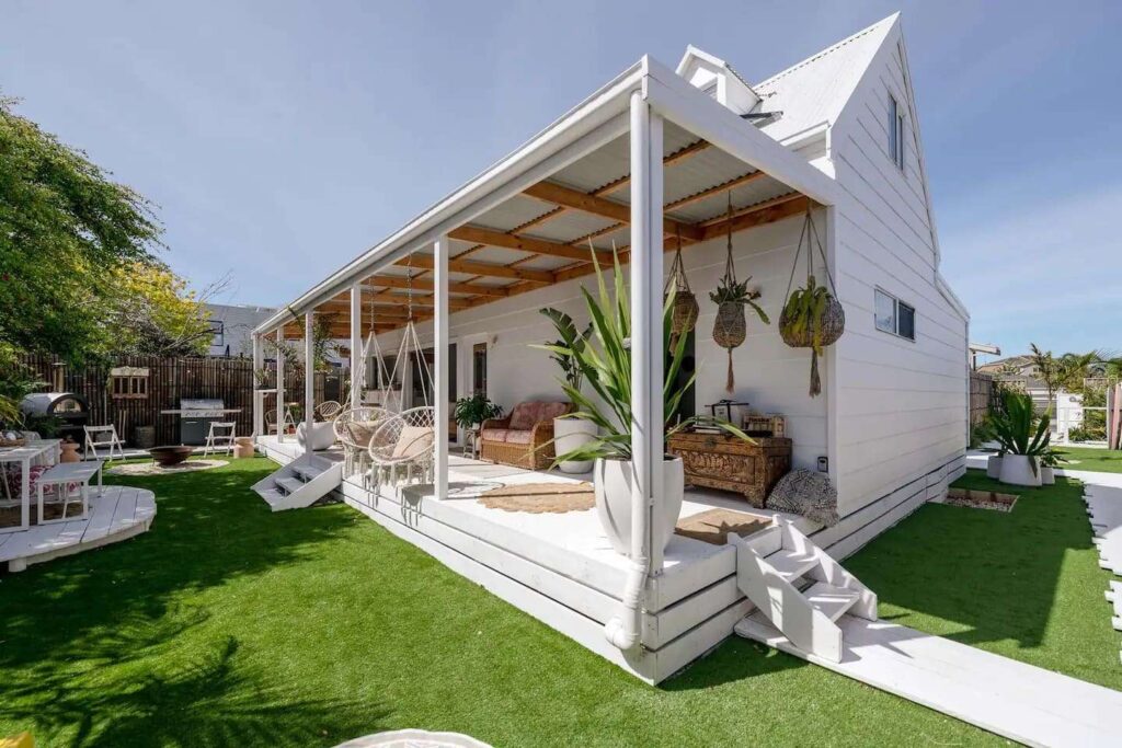 Gorgeously Designed Tiny House With A Wonderful Garden - Life Tiny House