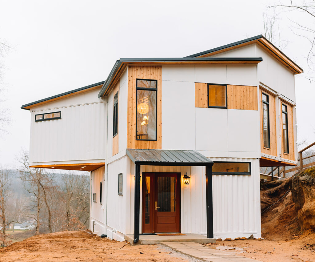 Luxury Home Designed By Combining Containers - Life Tiny House
