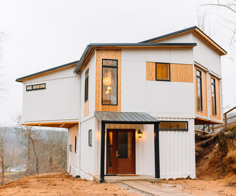 Luxury Home Designed By Combining Containers - Life Tiny House