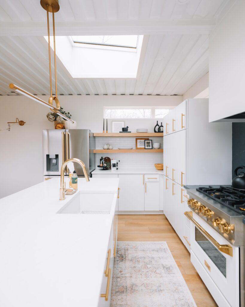 Luxury Home Designed By Combining Containers - Life Tiny House