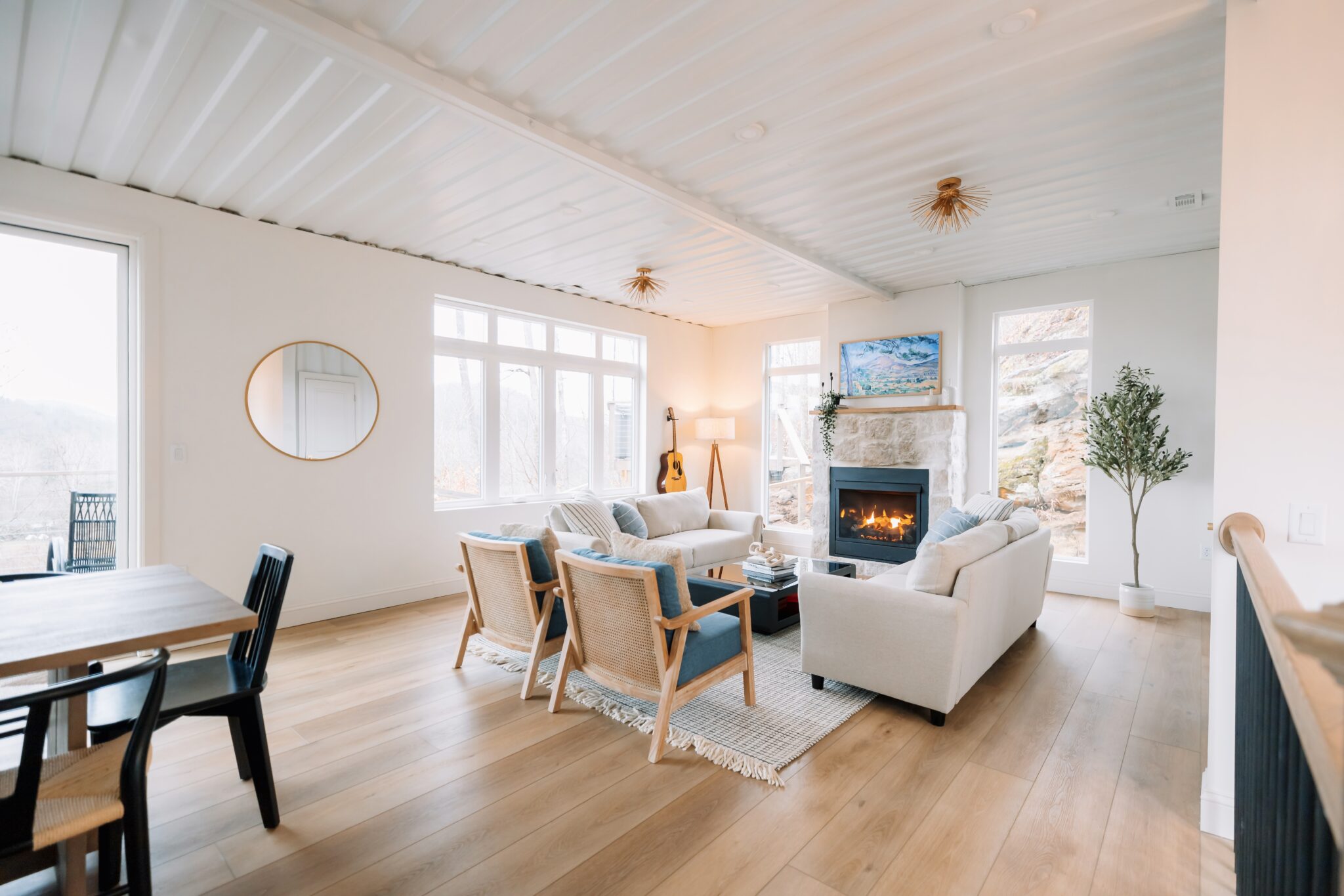 Luxury Home Designed By Combining Containers - Life Tiny House