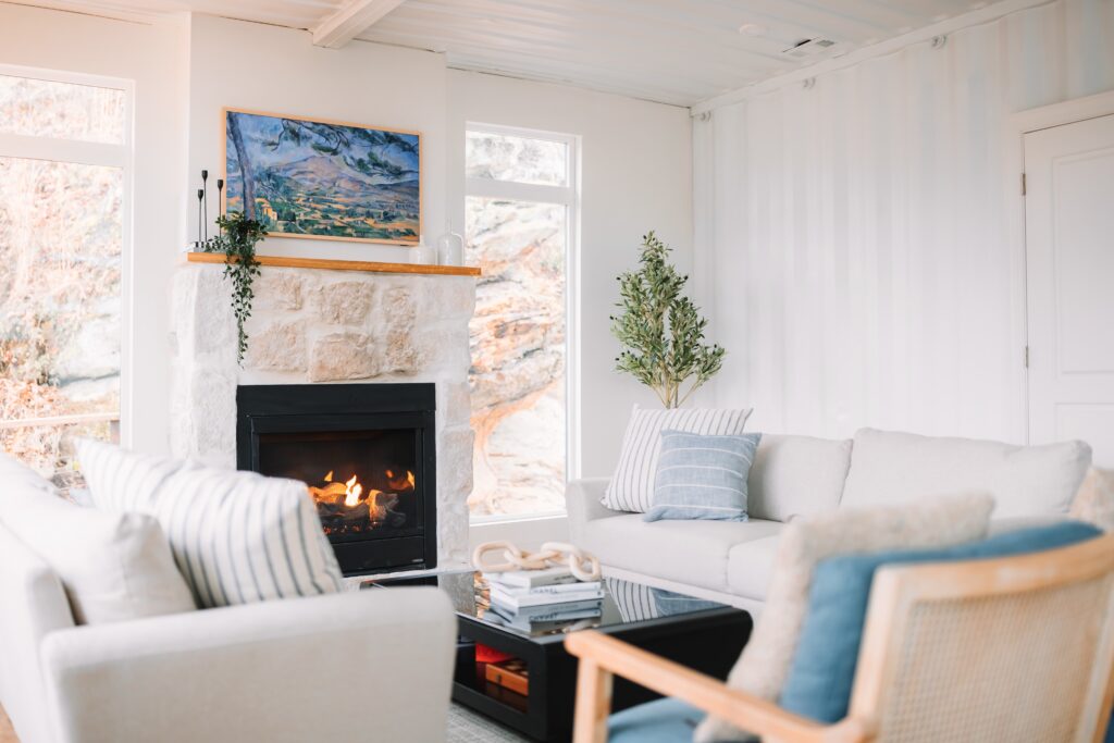 Luxury Home Designed By Combining Containers - Life Tiny House