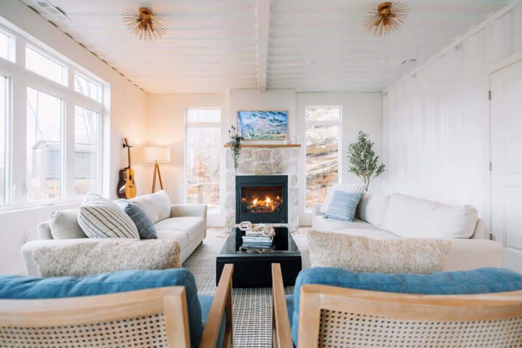 Luxury Home Designed By Combining Containers - Life Tiny House