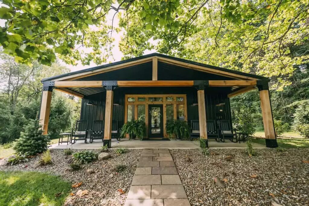 Black 100 Sqm Cabin House - Life Tiny House