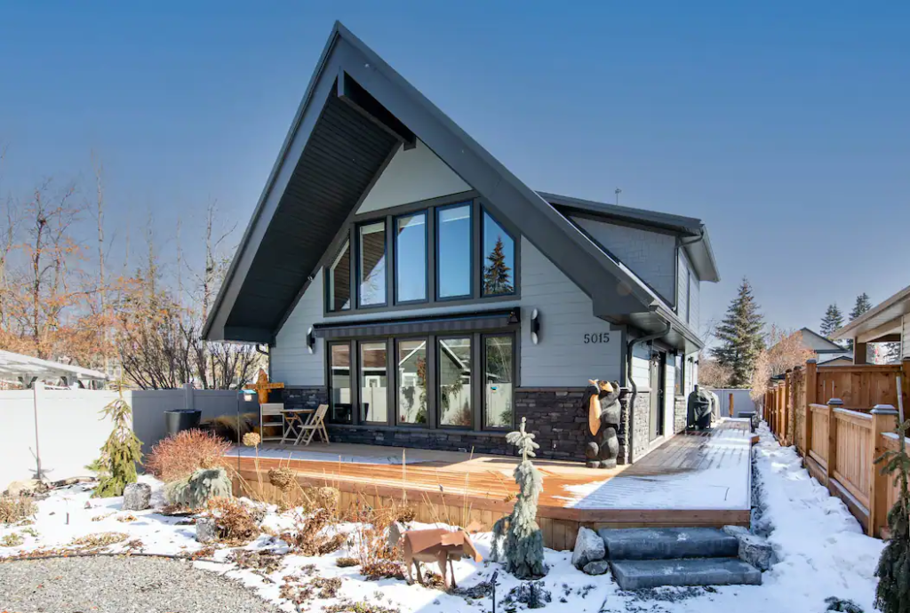 Beautiful Family Friendly Tiny Cottage - Life Tiny House