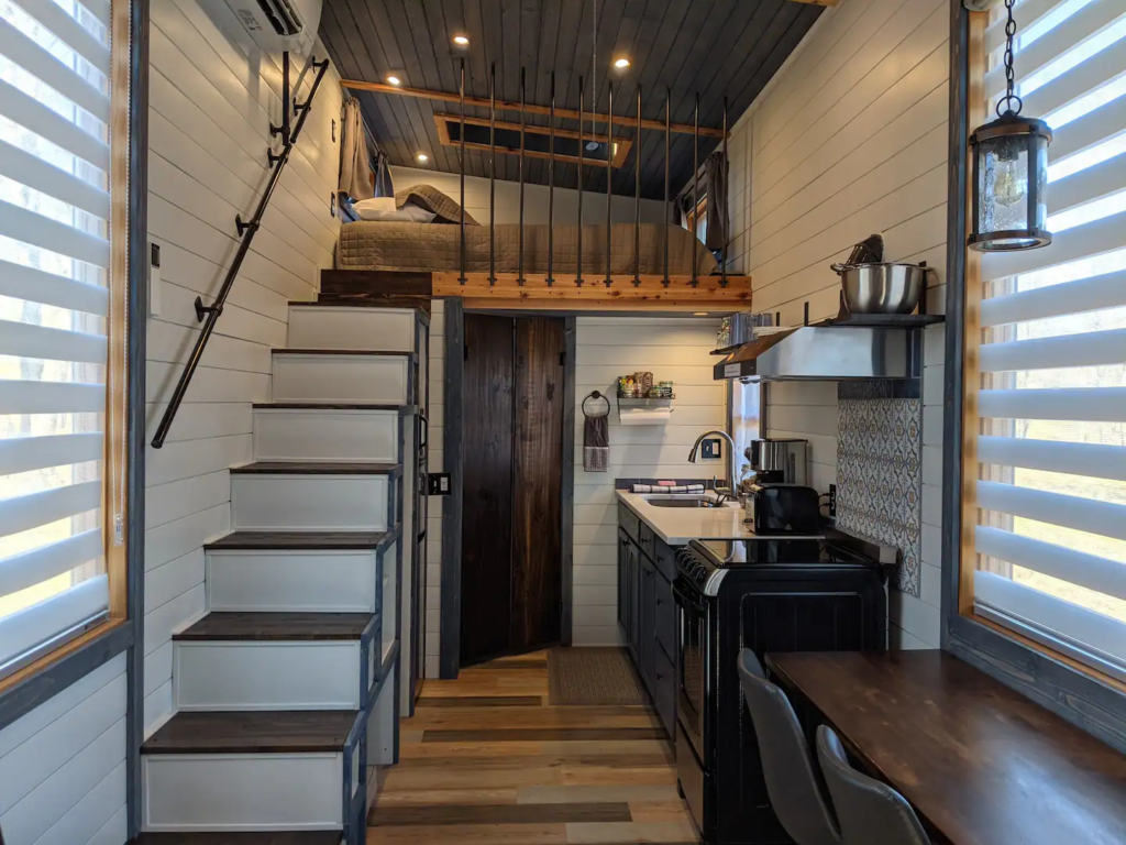 Happy Life in 20 Square Meters - Life Tiny House