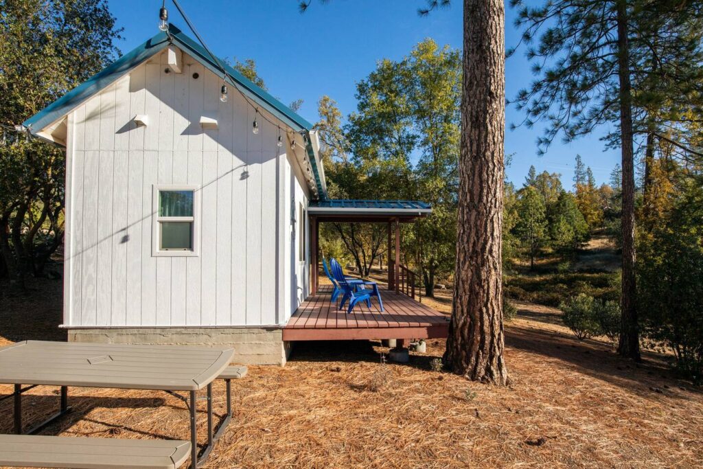 Peaceful Cabin Home Living - Life Tiny House